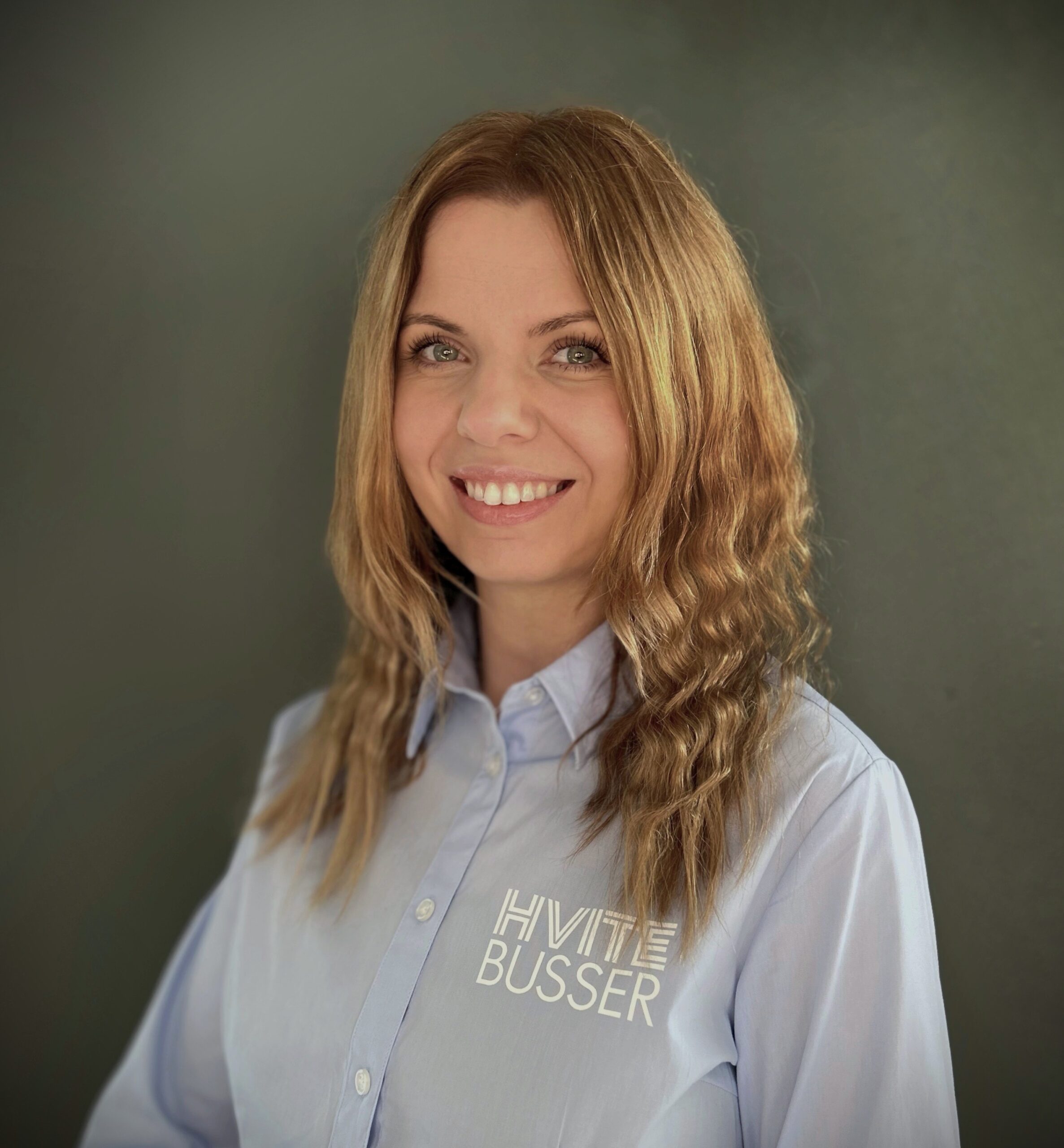Dominika Farys - Hvite Busser